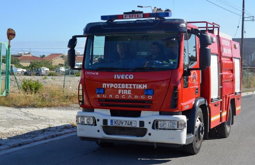 Πυρκαγιά στο «Βουνάρι του Κώστα» στην Αραδίππου - Γλίτωσαν τα χειρότερα ...
