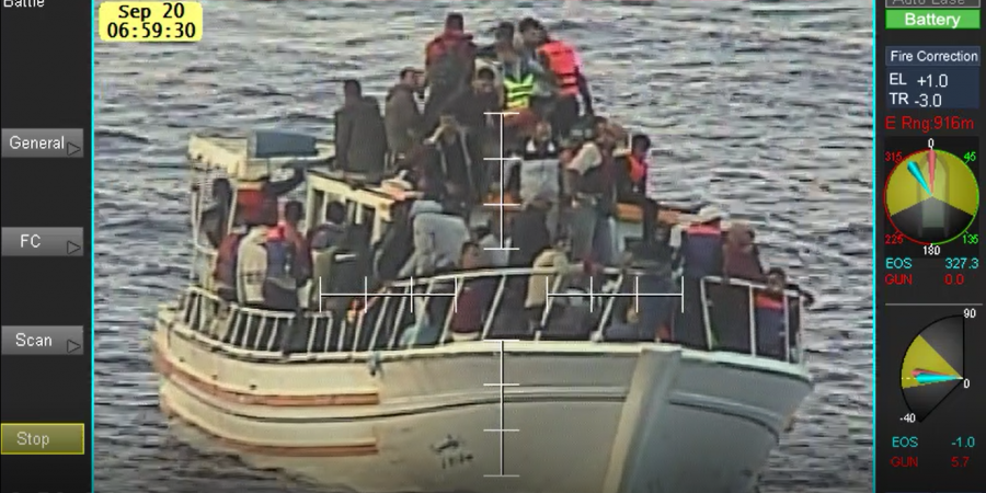 Εικόνες από τη διάσωση των 177 μεταναστών ανοιχτά της Λάρνακας (pics ...