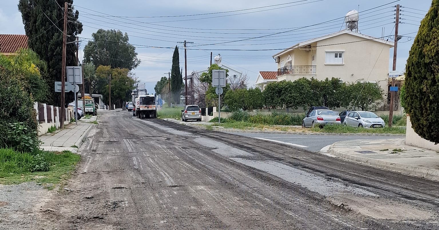 Δήμος Αραδίππου: Εργασίες συντήρησης του οδικού δικτύου σε ...